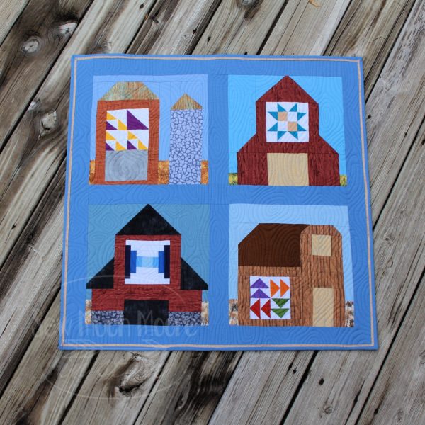 The Perfect Barn Mini Quilt - Sew Much Moore