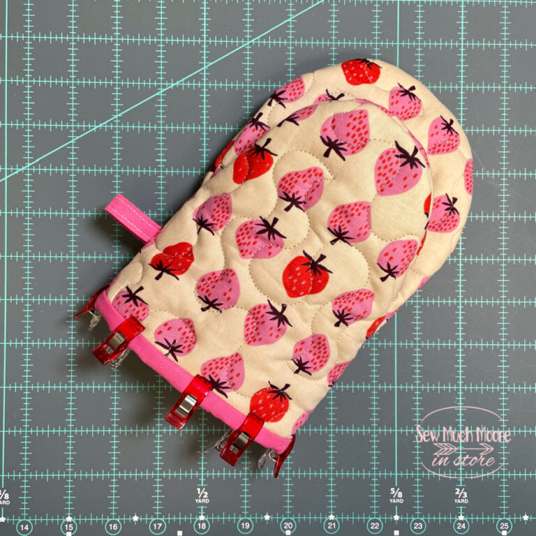 How to Make a Mini Oven Mitt with AccuQuilt - Sew Much Moore