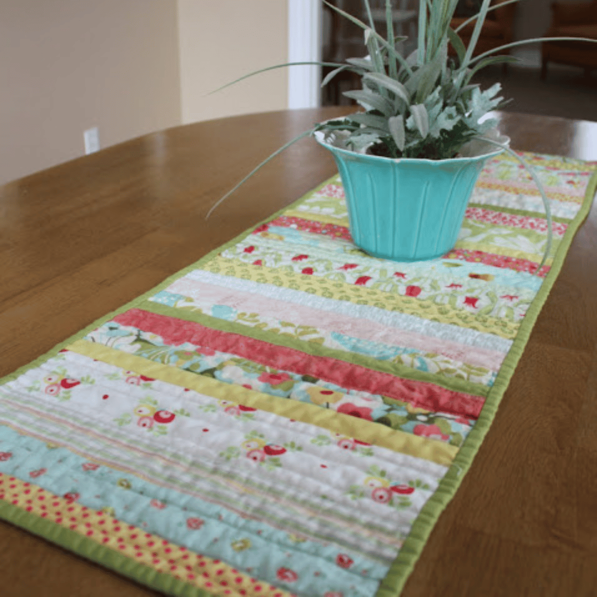 Table Runner Inspiration - Sew Much Moore
